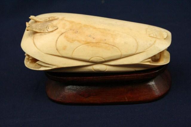 JAPANESE IVORY CLAM SHELL VILLAGE SCENE