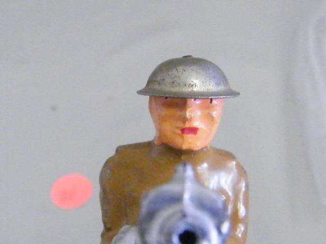 MACHINE GUNNER-CAST LEAD SOILDER-KNEELING POSITION