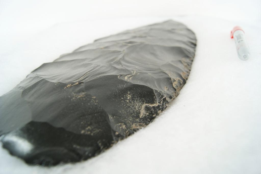 Rare 18" Obsidian Dance Blade - encased A HUGE and very broad obsidian ...