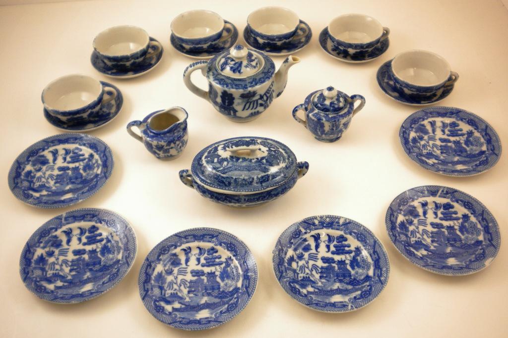 25-Piece Child's Flow Blue Tea Set
