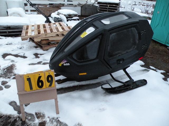 Snow Coach Equiox 685 sleigh