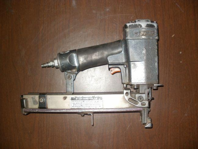 Duo-Fast RNS-1748 Roofing Stapler