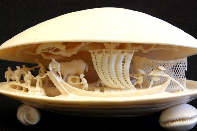 Carved ivory Oriental "Clam Shell"