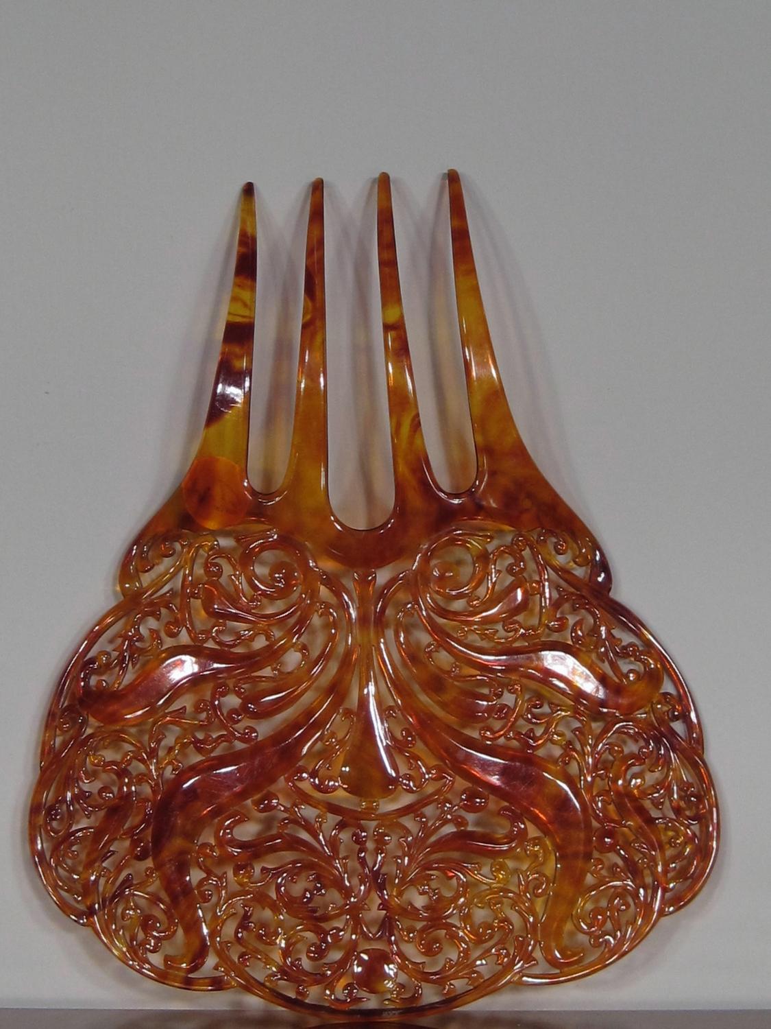 Large tortoise shell hair comb