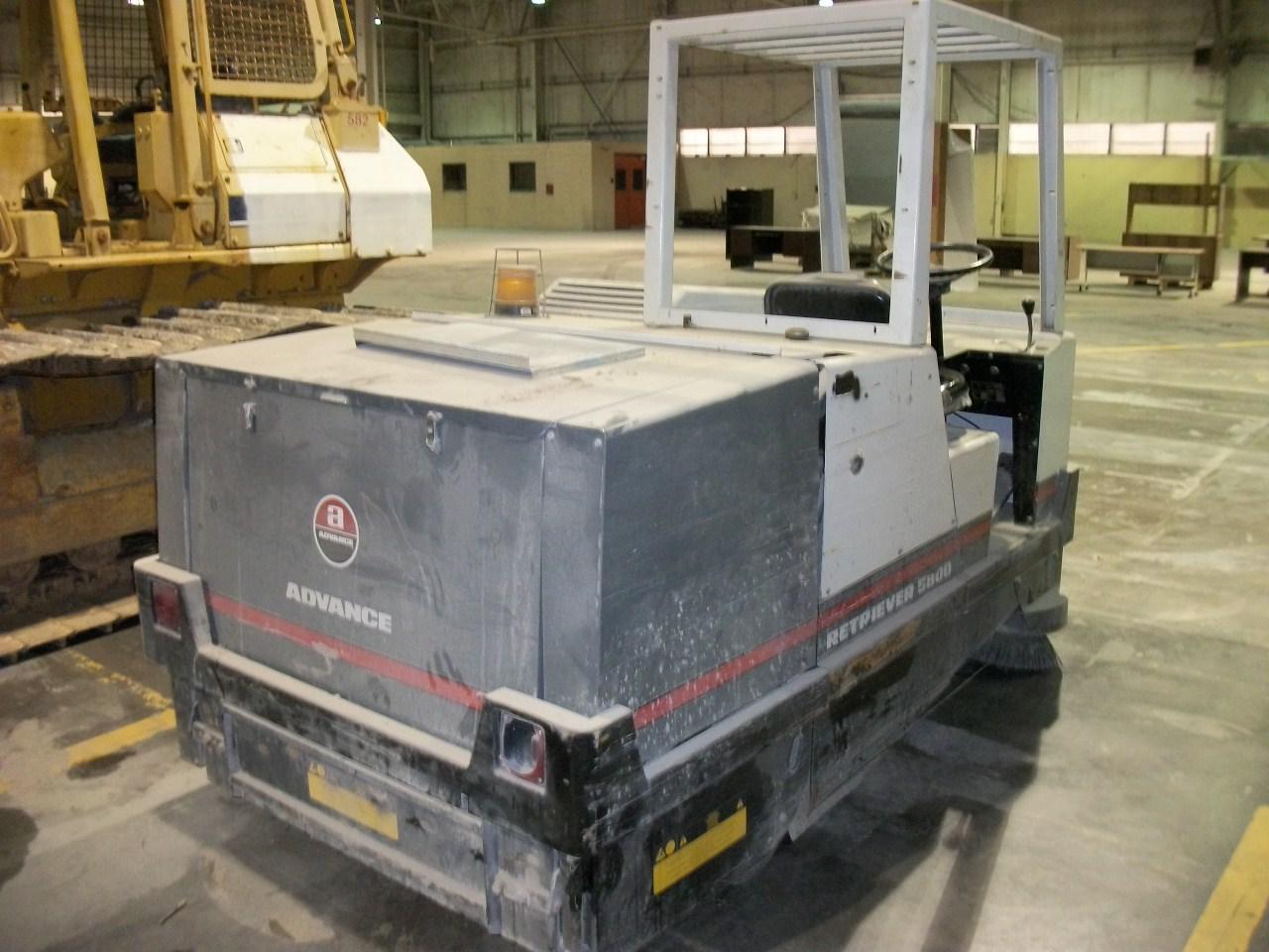 1993 Advance Retriever 5800 Floor Sweeper