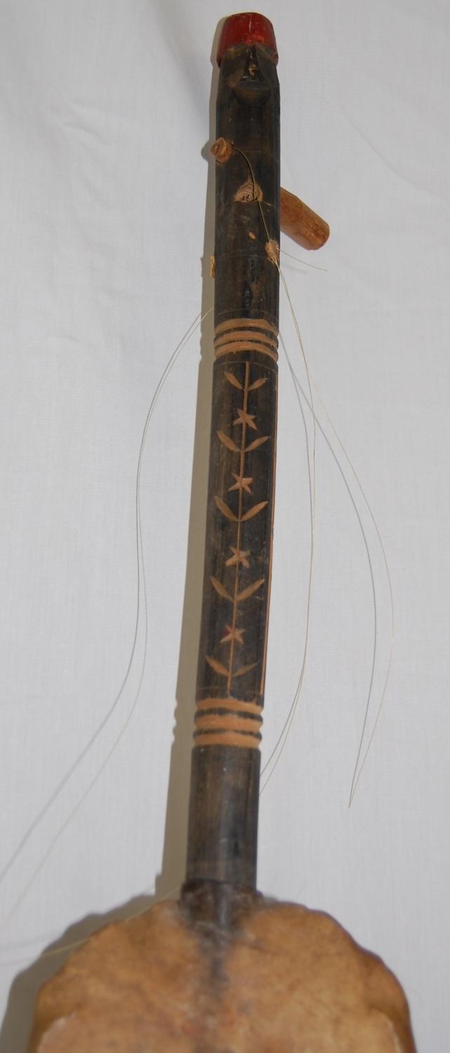 Pair of Vintage Tortoise Shell / Turtle Native Guitar, String ...