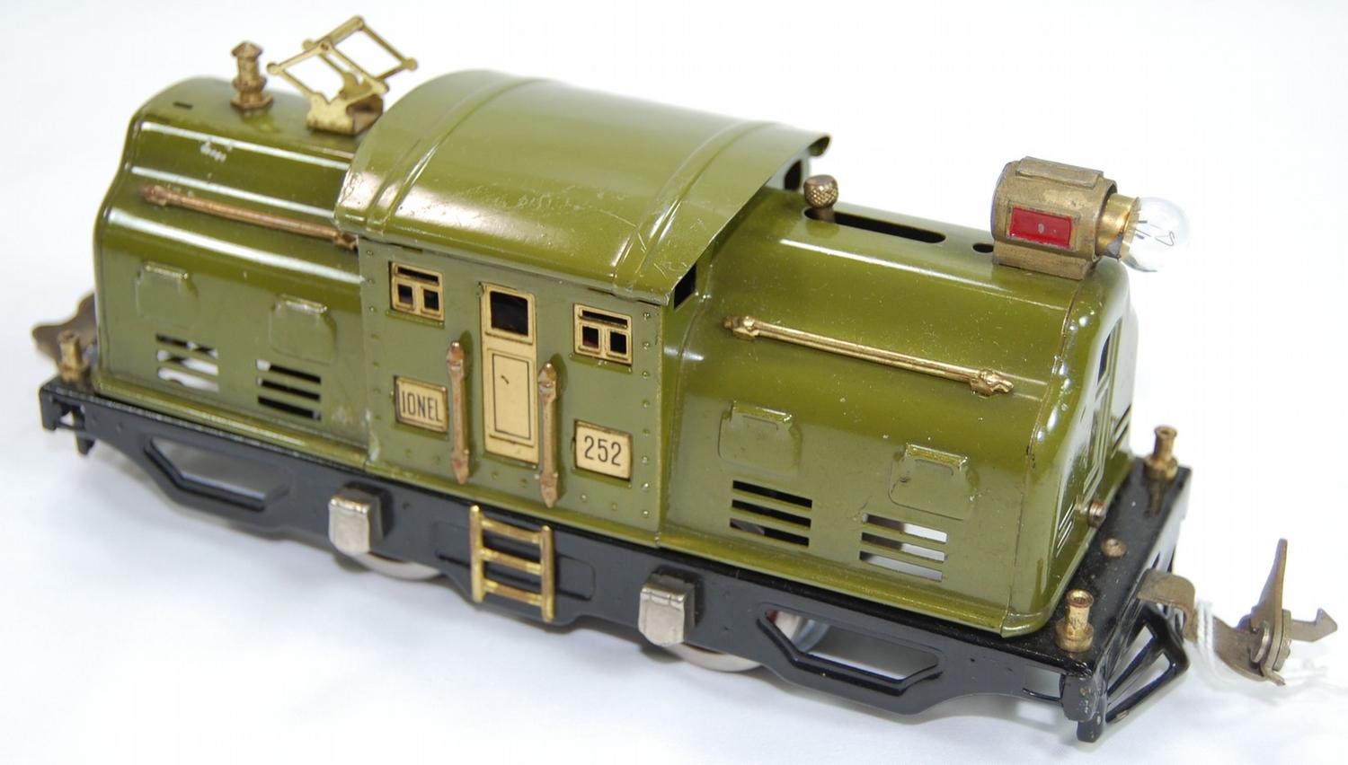Ward Kimball's Toy Collection: Lionel 'O' Guage Train Set W/ Box, 1920 ...