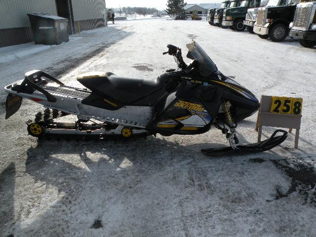 2005 Ski doo 162" Summit Highmark 1000 SDI SN# 2BPSCD5A75V000185