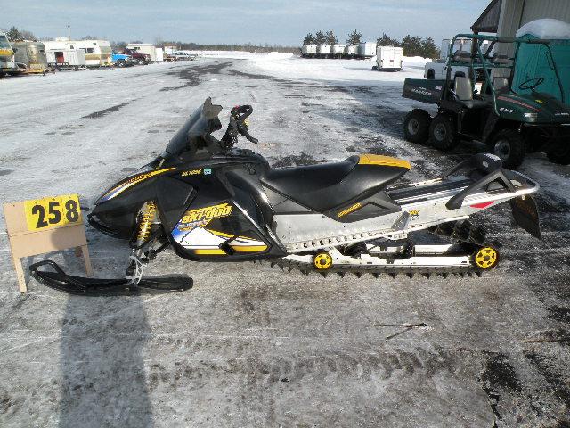 2005 Ski doo 162" Summit Highmark 1000 SDI SN# 2BPSCD5A75V000185