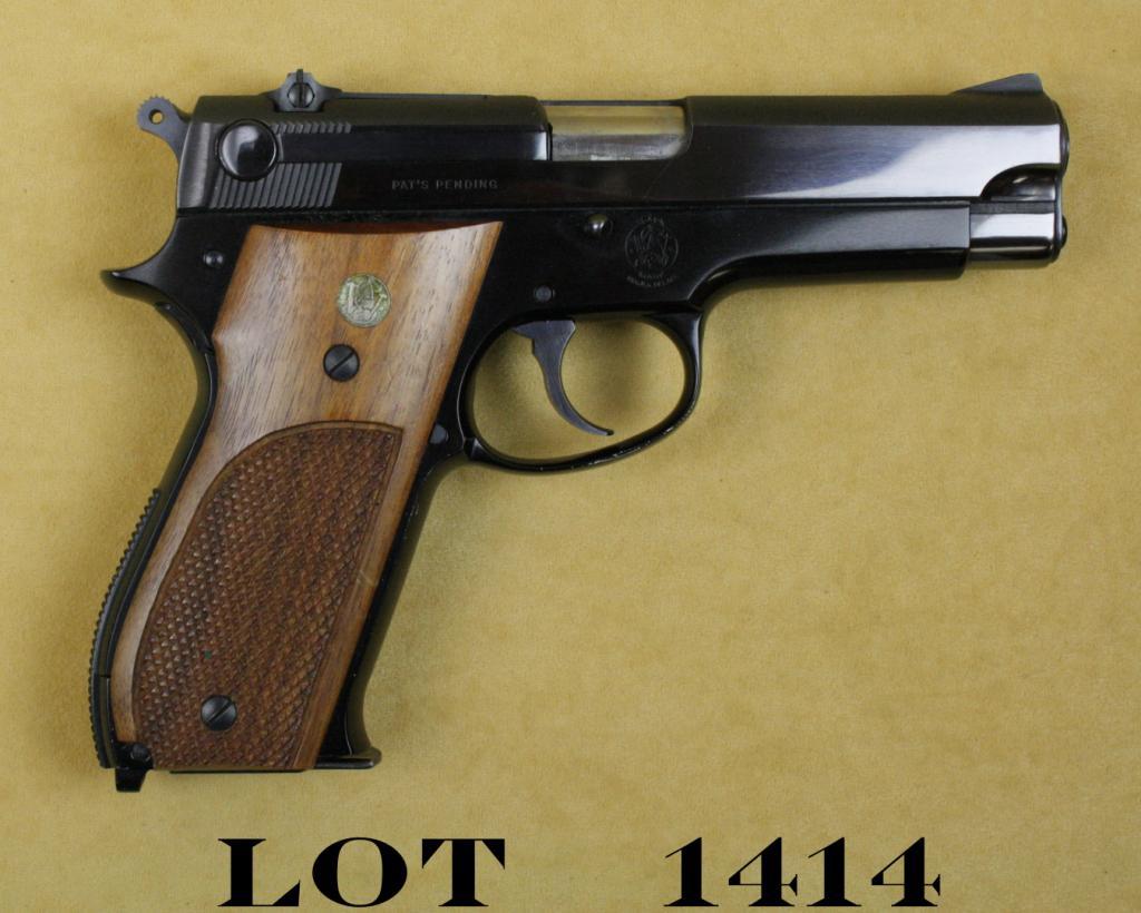 Smith & Wesson Model 39 DA semi-auto pistol, 9mm cal., black finish ...