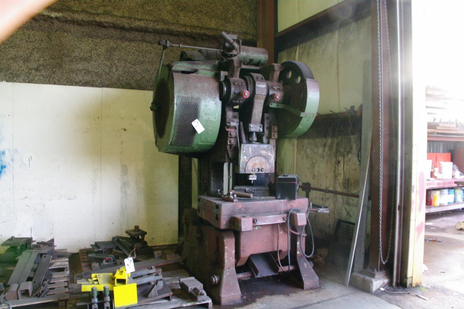 200 TON HYDRAULIC PUNCH PRESS C/W ASSORTED PLATES