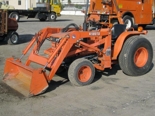 1983 Kubota B8200 4x4 Ag Tractor