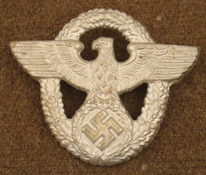 LARGE NAZI POLICE EAGLE & SWASTIKA INSIGNIA IN WREATH