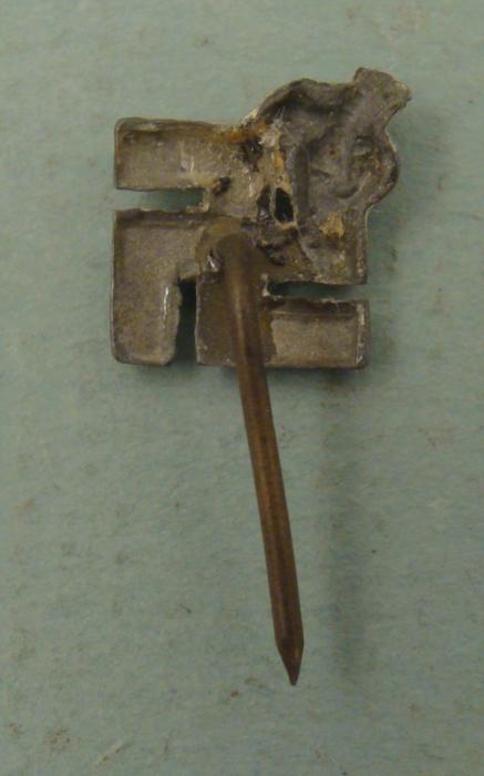 WWII NAZI LAPEL PIN -SWASTIKA WITH EAGLE CLAW