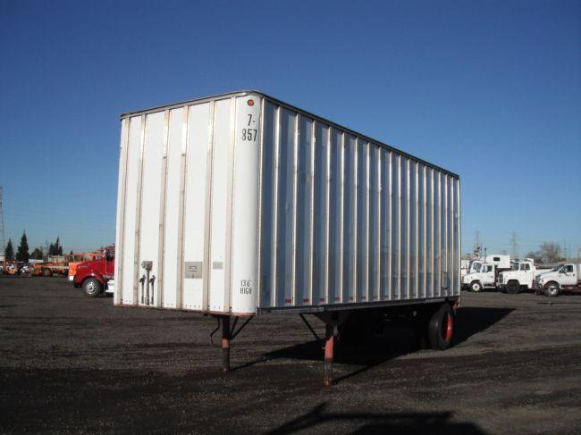 1985 Road Systems CFR28102 28' S/A Box Trailer