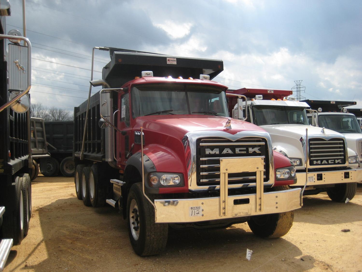2008 MACK GU713 TRI-AXLE DUMP