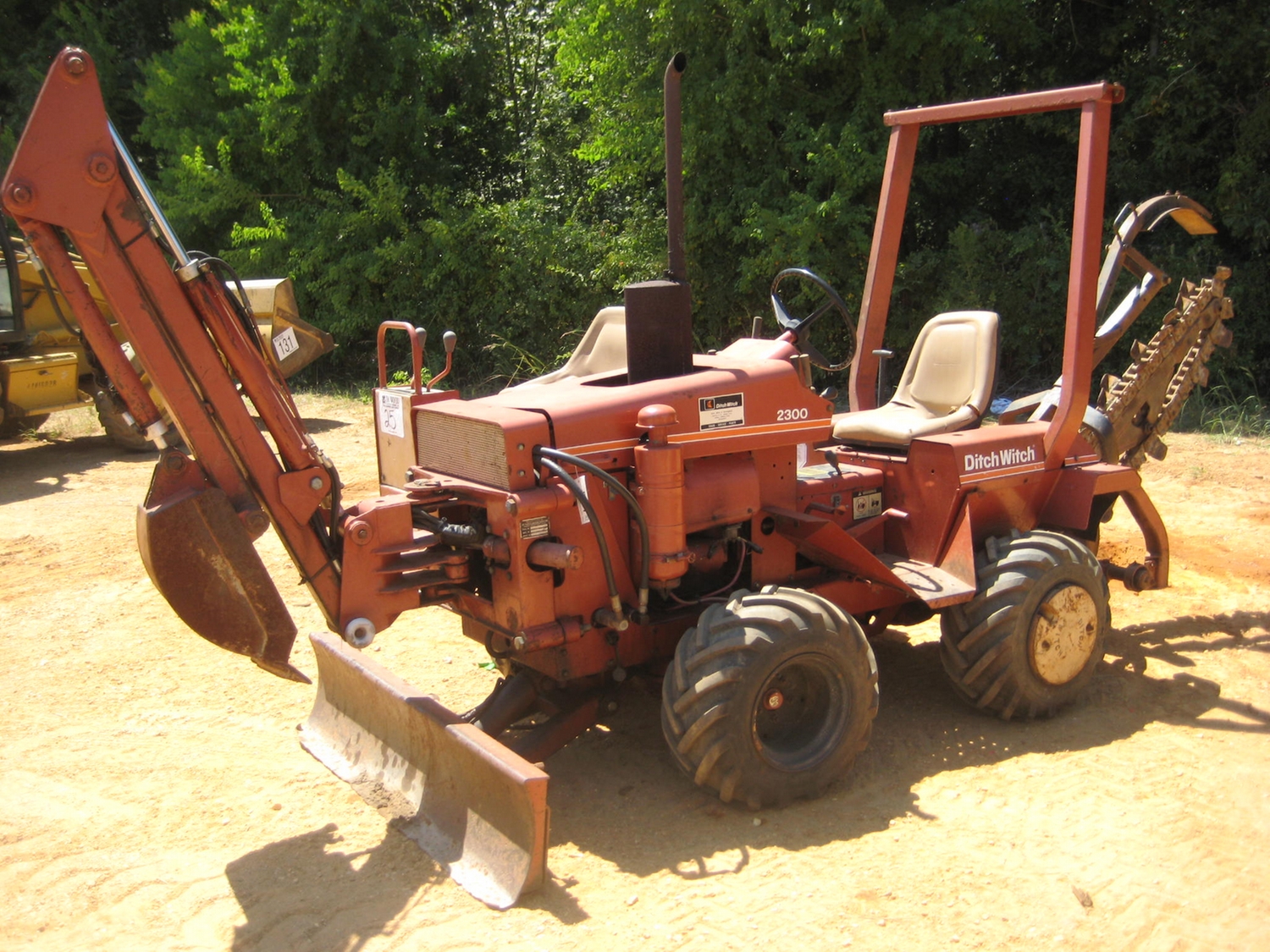 DITCH WITCH 2300 TRENCHER DITCH WITCH 2300 TRENCHER
