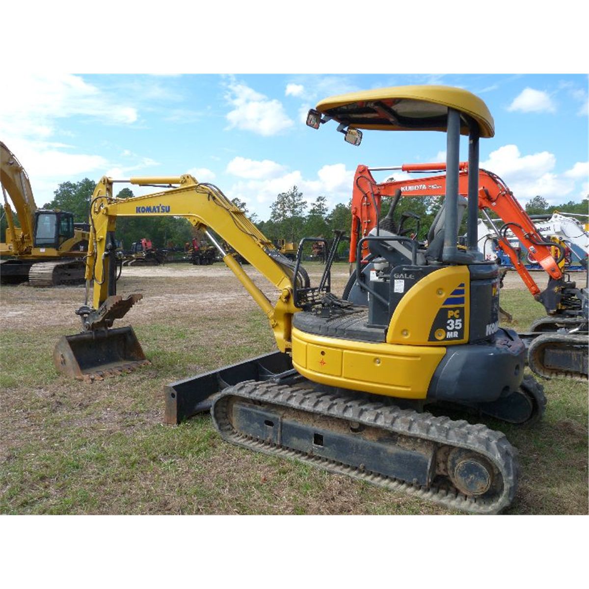 KOMATSU PC35MR-3 HYDRAULIC EXCAVATOR
