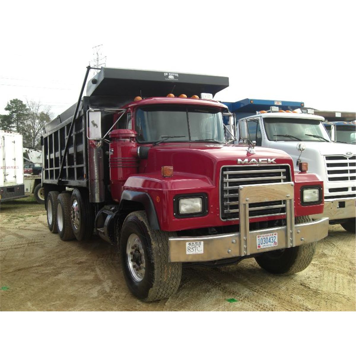 1999 MACK RD6885 TRI AXLE DUMP TRUCK