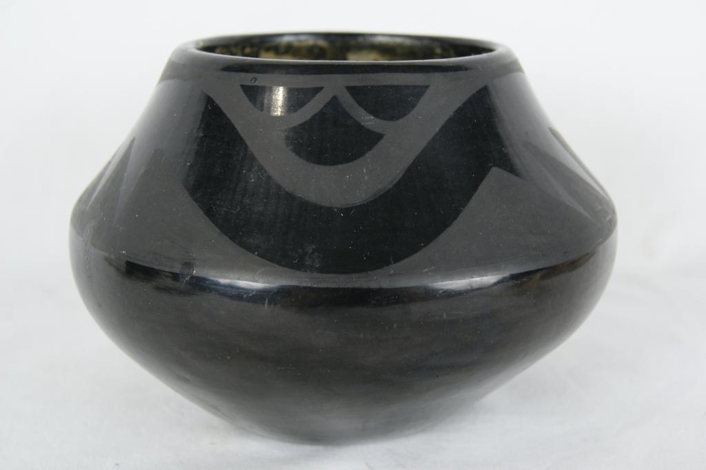 Maria Montoya Martinez (1881-1980) pottery bowl Maria + Julian San ...