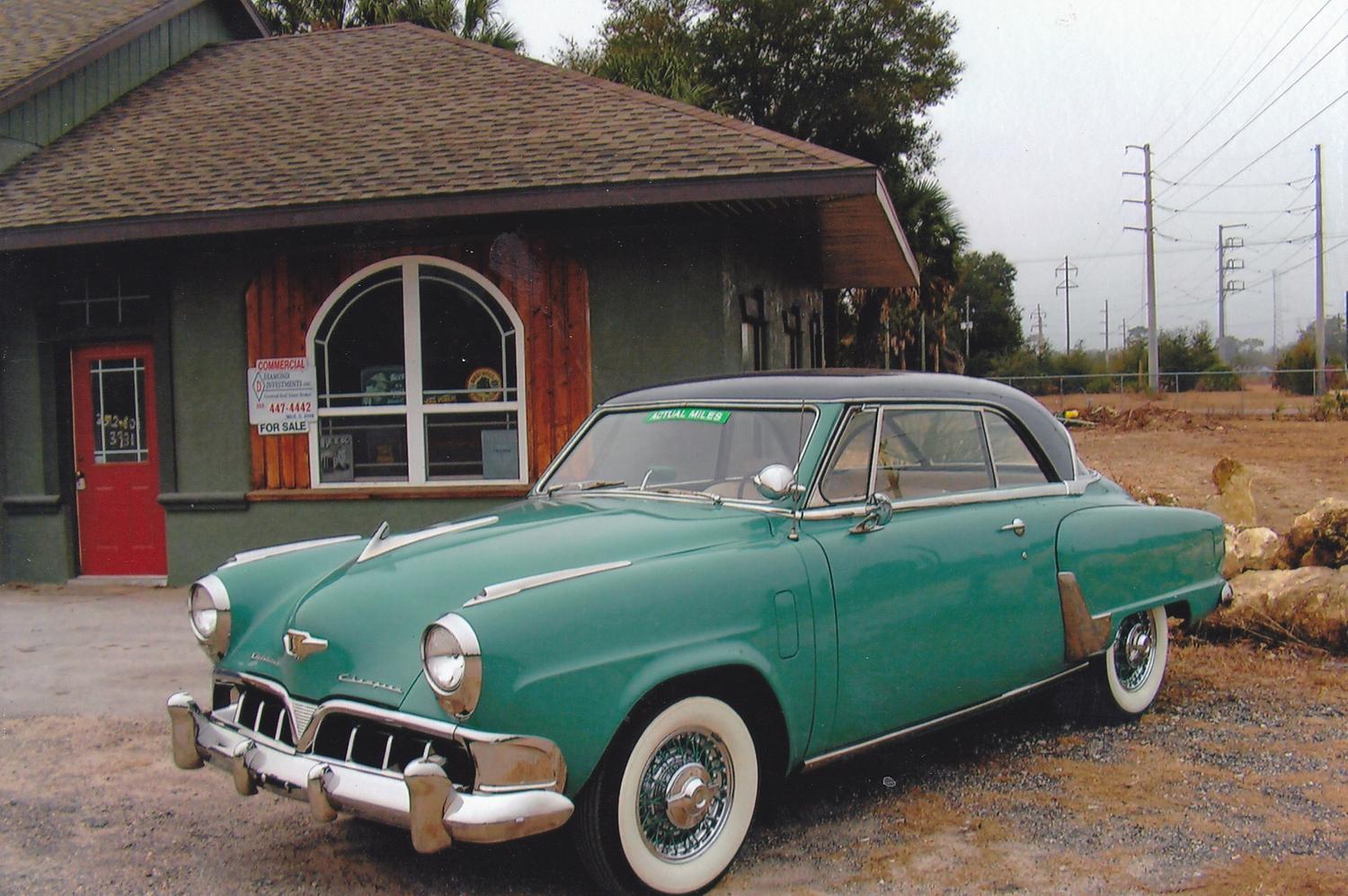 1952 Studebaker Starliner Deluxe Coupe