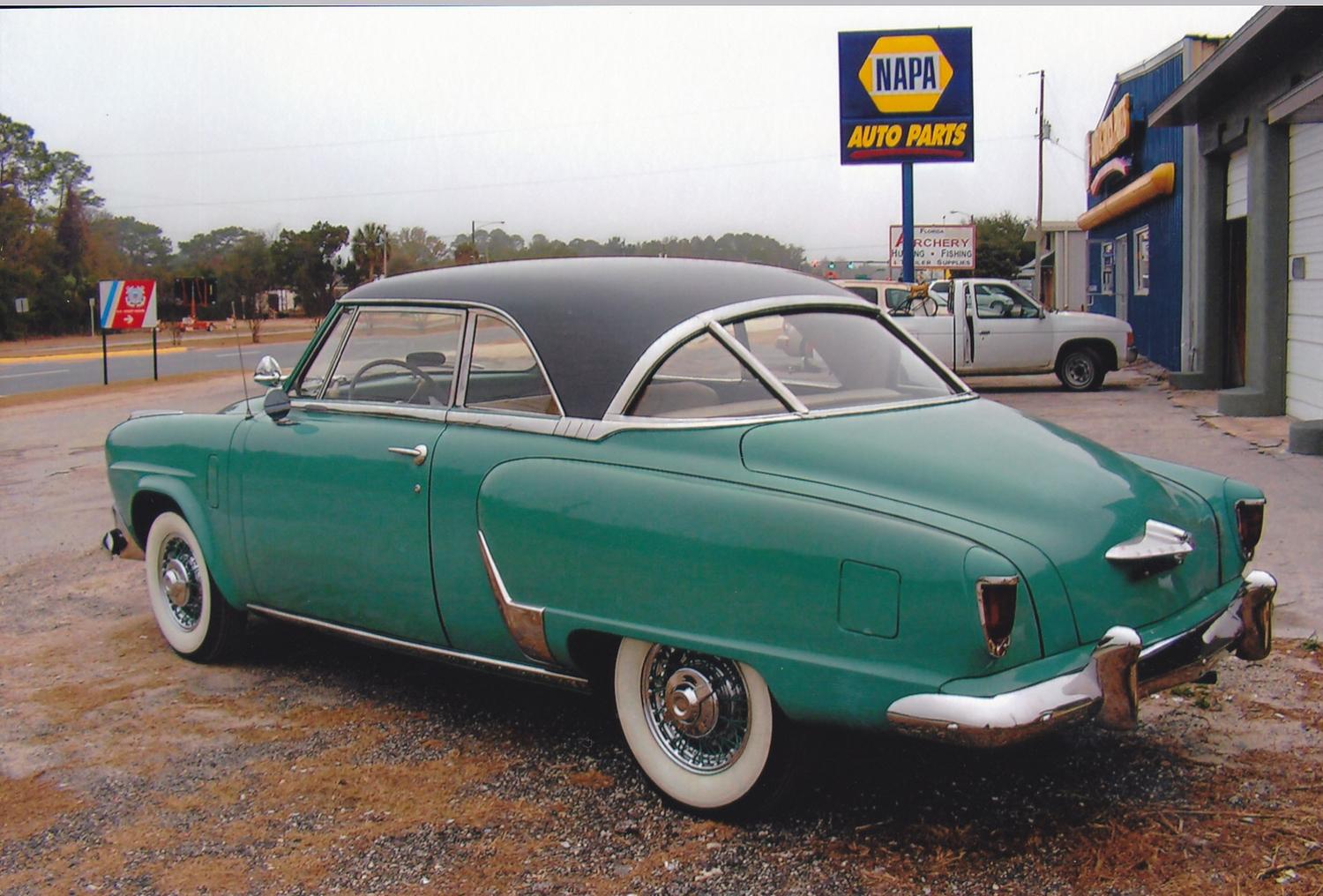1952 Studebaker Starliner Deluxe Coupe