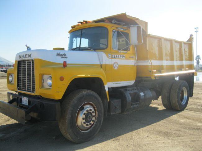 1989 Mack Maxidym S/A Dump Truck