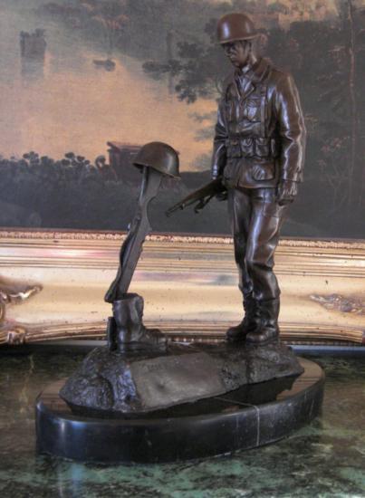 Excellent Bronze Sculpture Fallen Soldier World War II