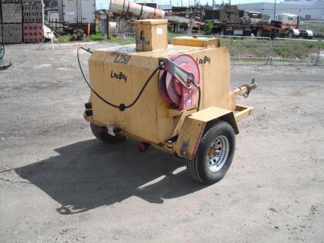 1992 LeeBoy L250 S/A Towable Asphalt Distributor