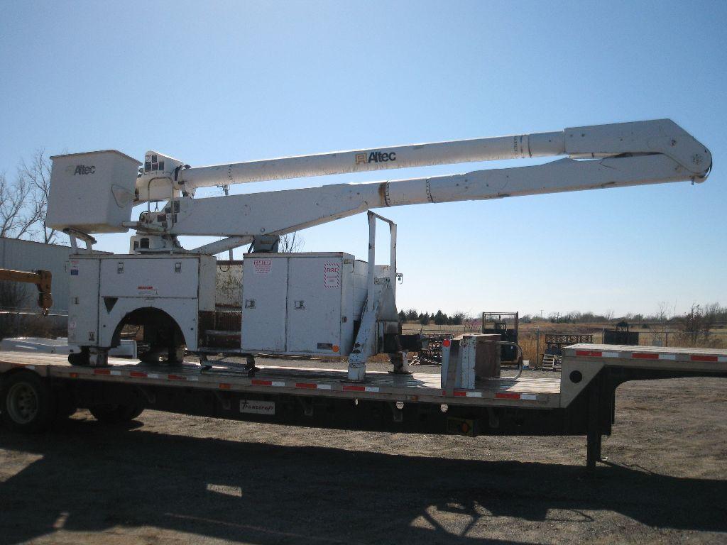 ALTEC SERVICE BED W/ALTEC AA755L 55' LIFT;