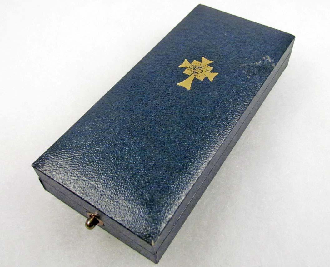 WW2 GERMAN NAZI CASED GOLD MOTHERS CROSS W/ RIBBON