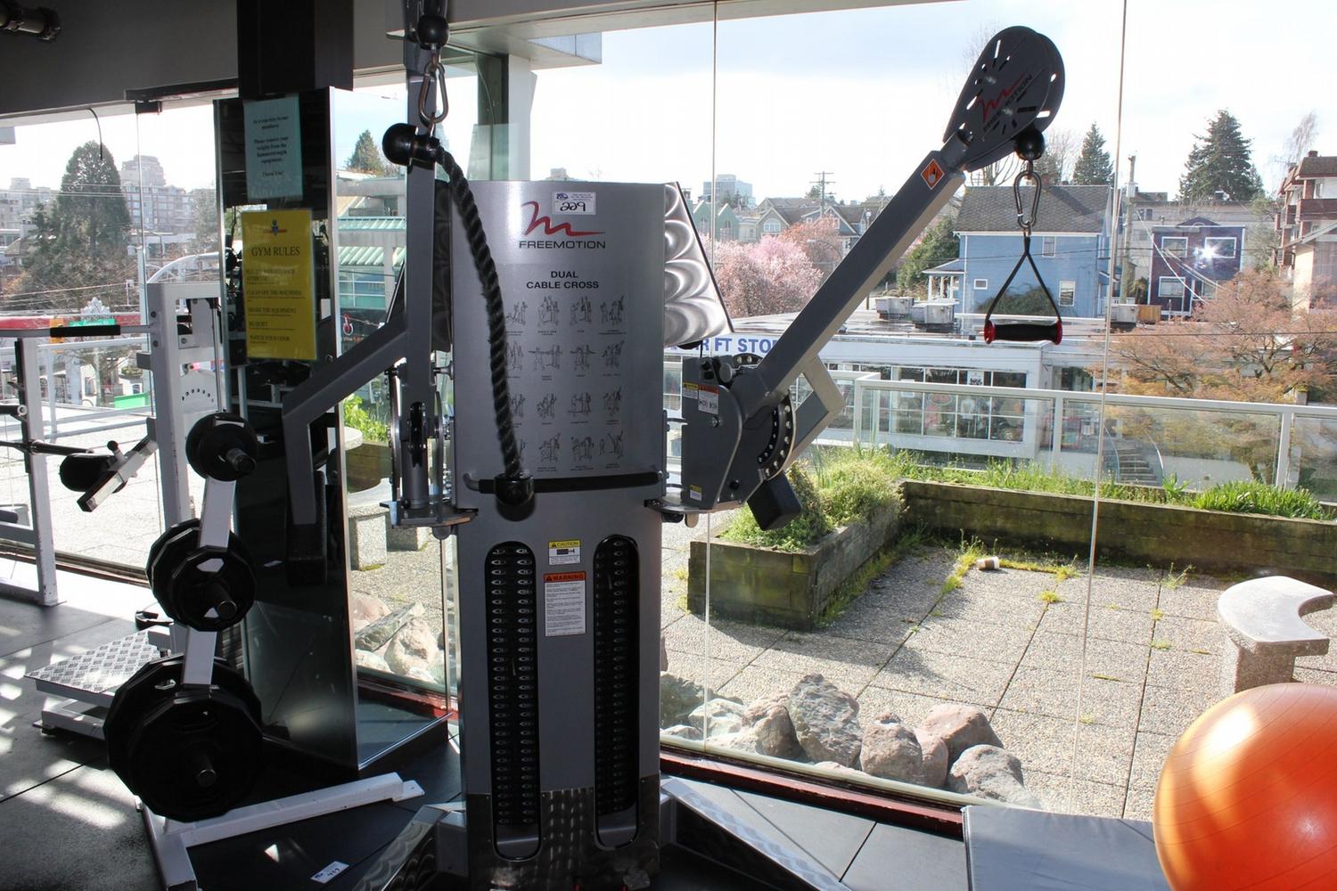 FREEMOTION DUAL CABLE CROSSOVER MACHINE