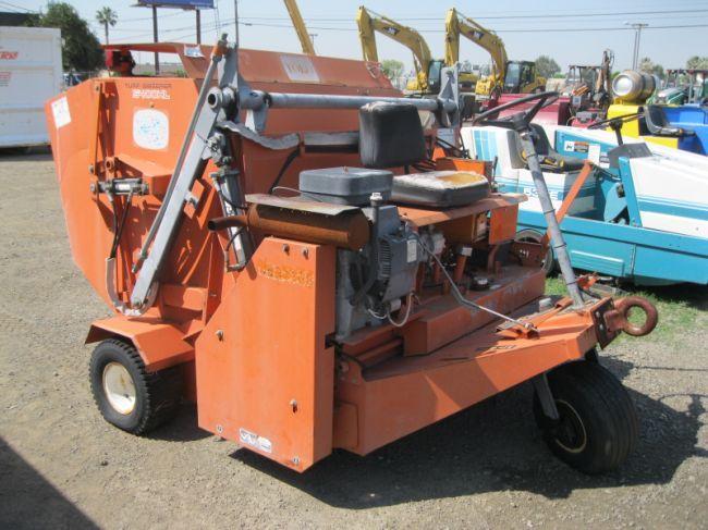 1995 Toro 5400HL Turf Ride-On Sweeper
