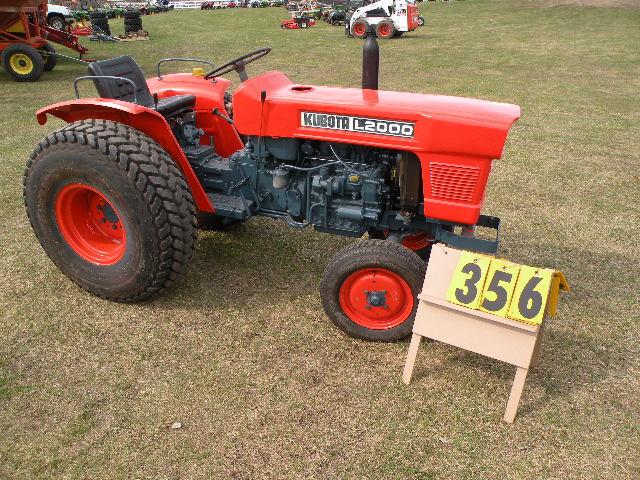 Kubota L2000 compact tractor