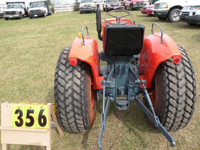 Kubota L2000 compact tractor