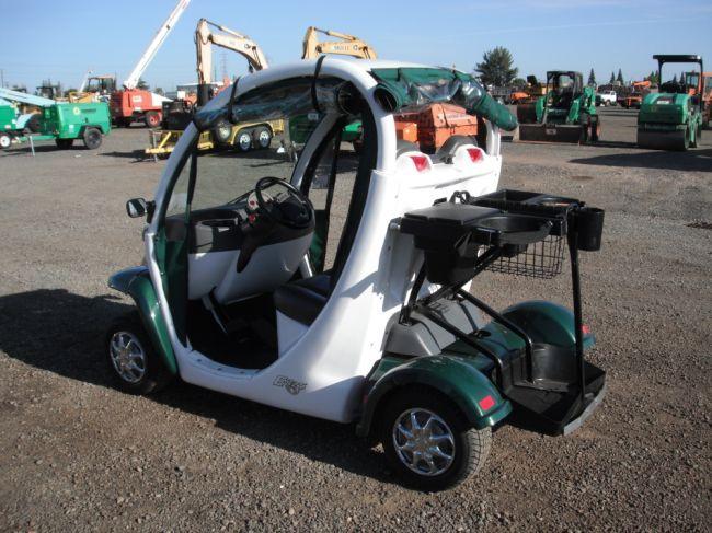 2002 GEM E825 2-Person Electric Golf Cart