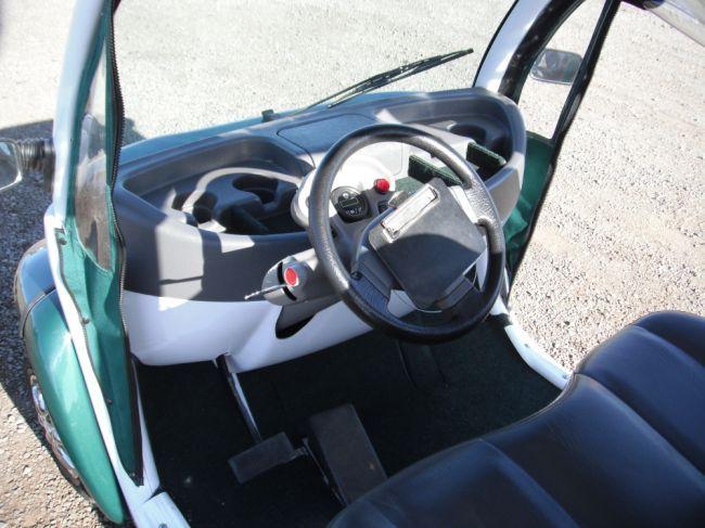 2002 GEM E825 2-Person Electric Golf Cart