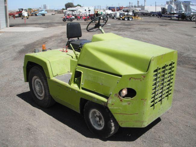 Clark CT50 Towing Tractor