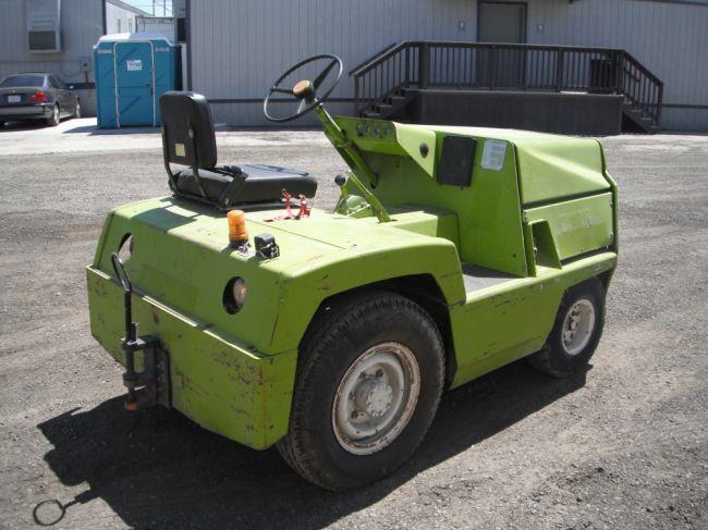 Clark CT50 Towing Tractor