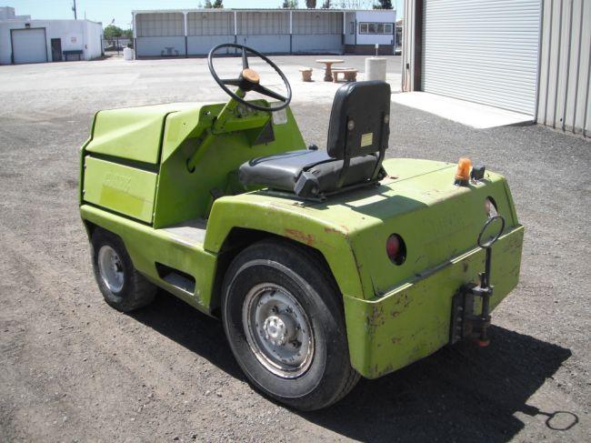 Clark CT50 Towing Tractor