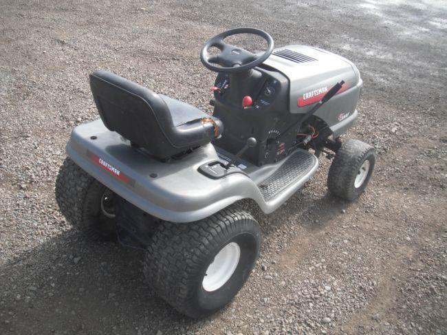 Craftsman LT2000 Riding Lawn Mower