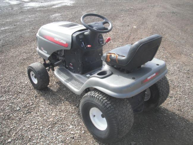 Craftsman LT2000 Riding Lawn Mower