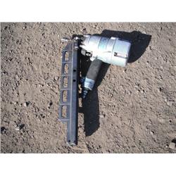 Hitachi NR83A2 Pneumatic Strip Nailer