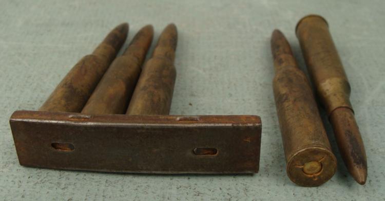 WWII M1 RIFLE CLIP WITH 5 BULLETS FOR M1