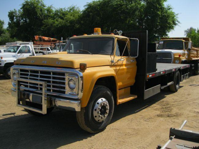 1977 Ford F7000 S/A Flatbed Truck
