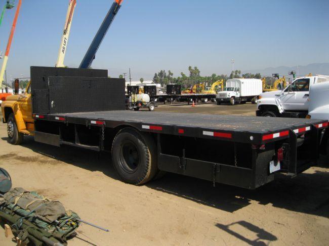 1977 Ford F7000 S/A Flatbed Truck