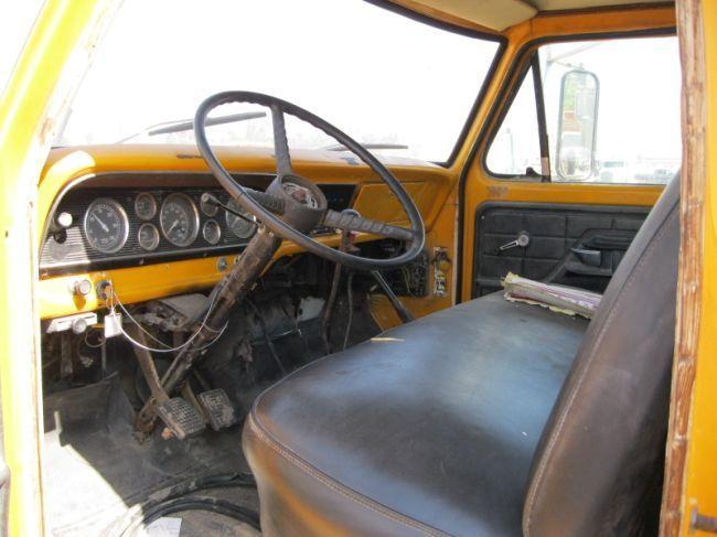 1977 Ford F7000 S/A Flatbed Truck