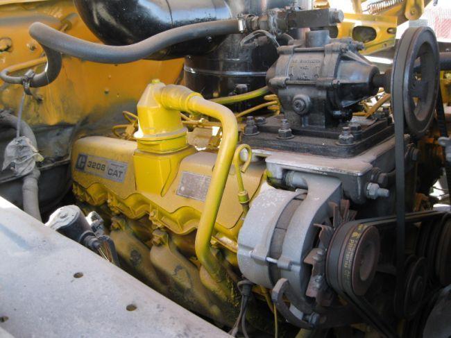 1977 Ford F7000 S/A Flatbed Truck