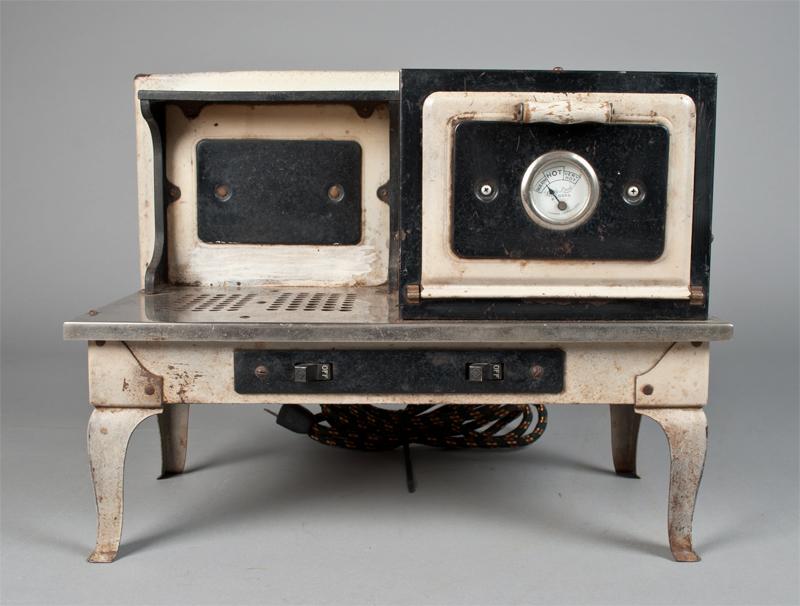 Vintage "Little Lady Ranges" Electric Stove