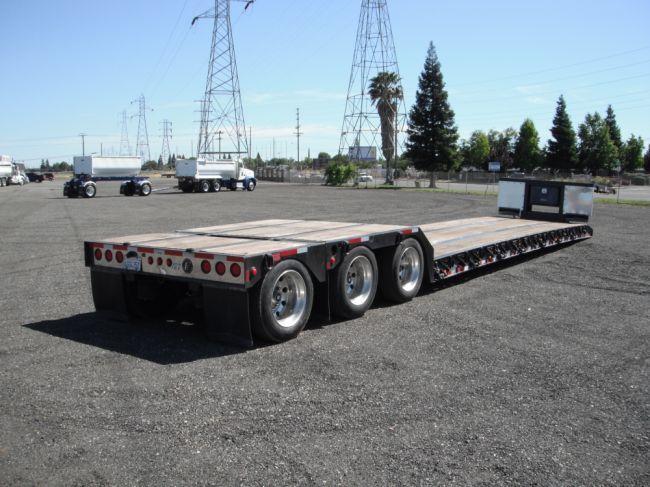 2005 Fontaine 353WDMR 3-Axle RGN Equipment Trailer
